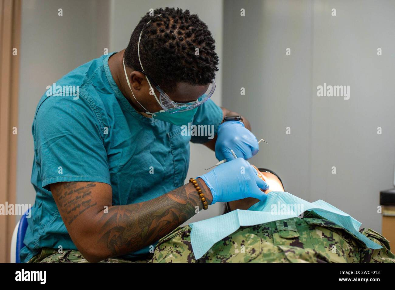 200501-N-LW757-4011 LOS ANGELES (1 mai 2020) Hospital Corpsman 1st ...