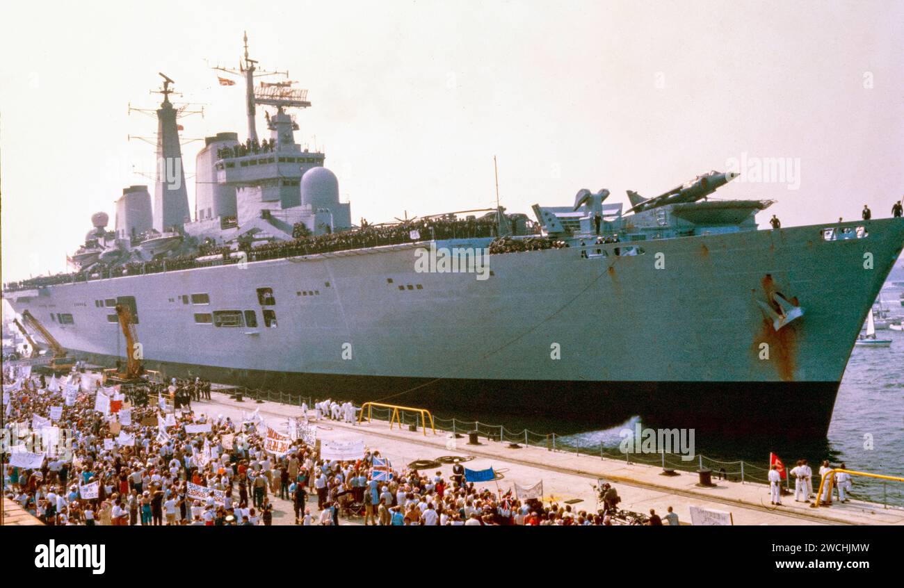 Porte avions hms invincible Banque de photographies et d’images à haute ...