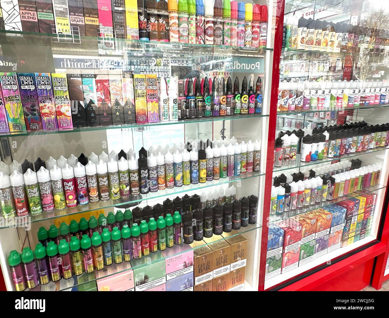 Vapes jetables Banque de photographies et d’images à haute résolution ...