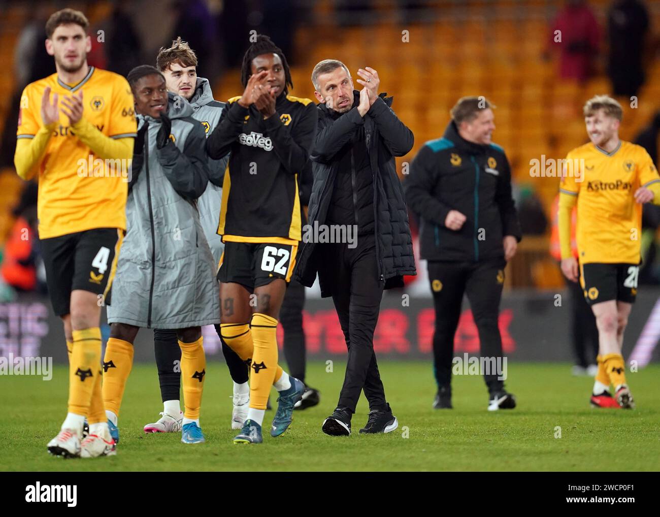 Gary O'Neil, entraîneur des Wolverhampton Wanderers, suit le match de ...