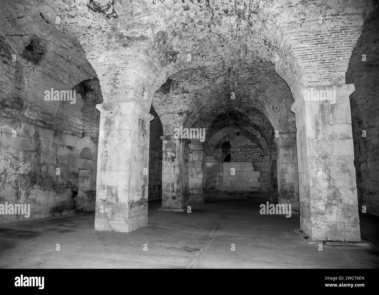 Vieilles ruines du mur Banque d'images noir et blanc - Alamy