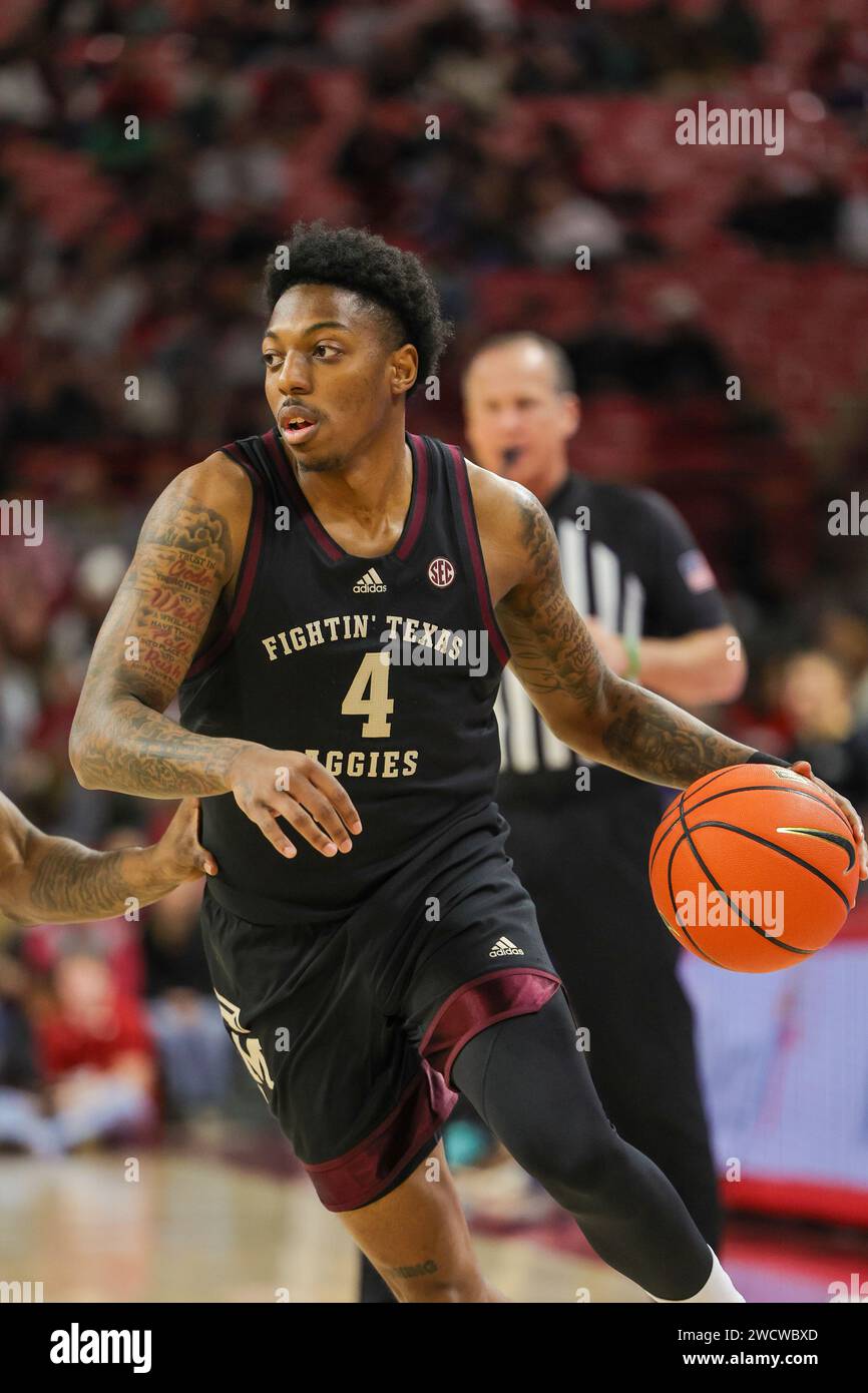 16 janvier 2024 : le garde des Aggies Wade Taylor IV #4 conduit le ...