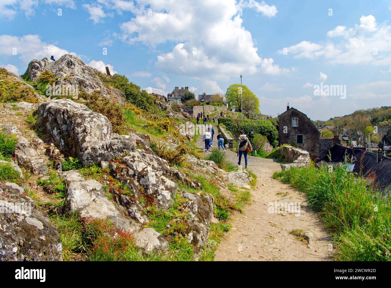 France, Morbihan, La Roche Bernard, le rock, les canons du navire de ...