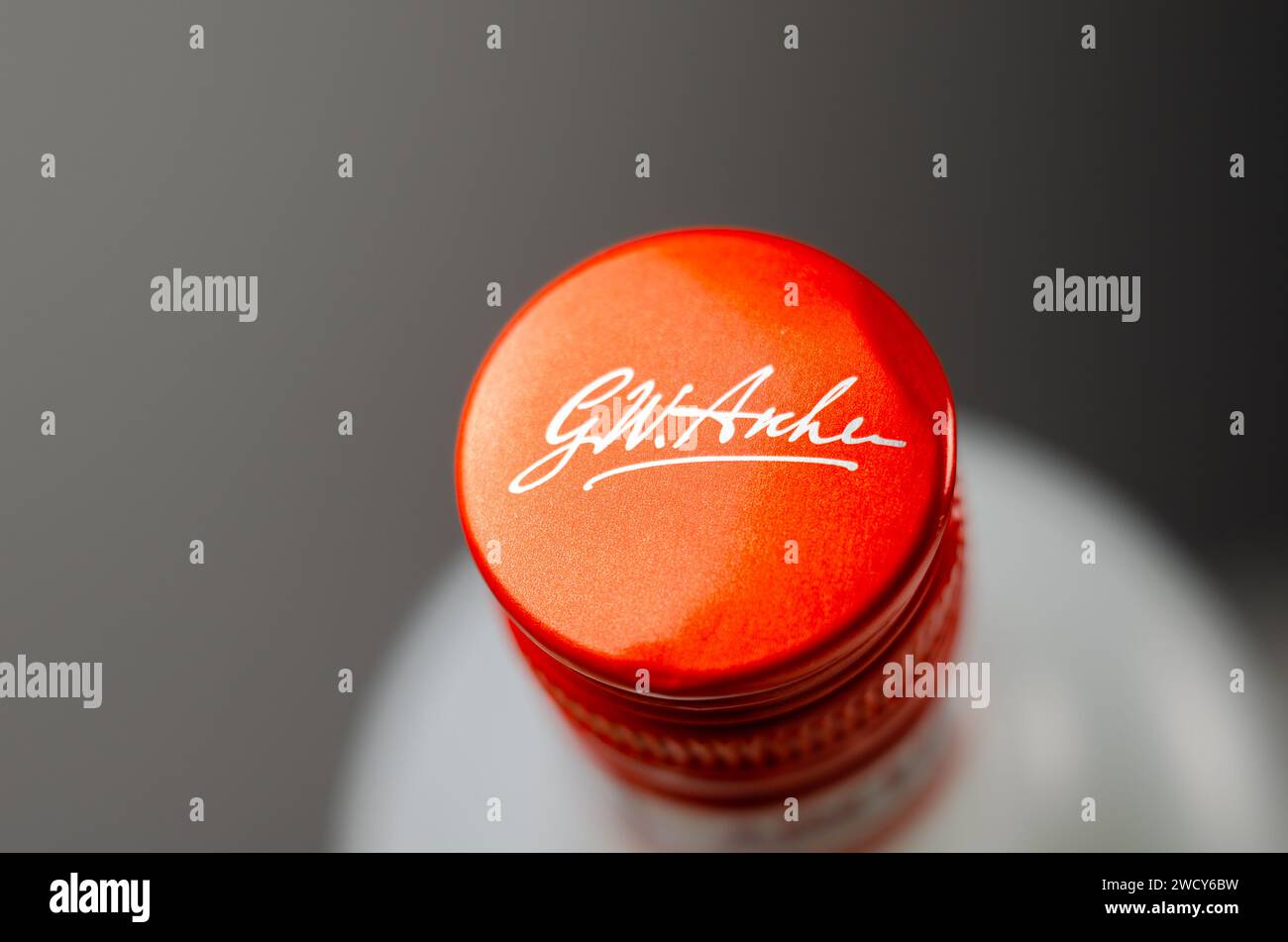 LONDRES, Royaume-Uni - 16 JANVIER 2024 Archers Peach Schnaps Peach ...