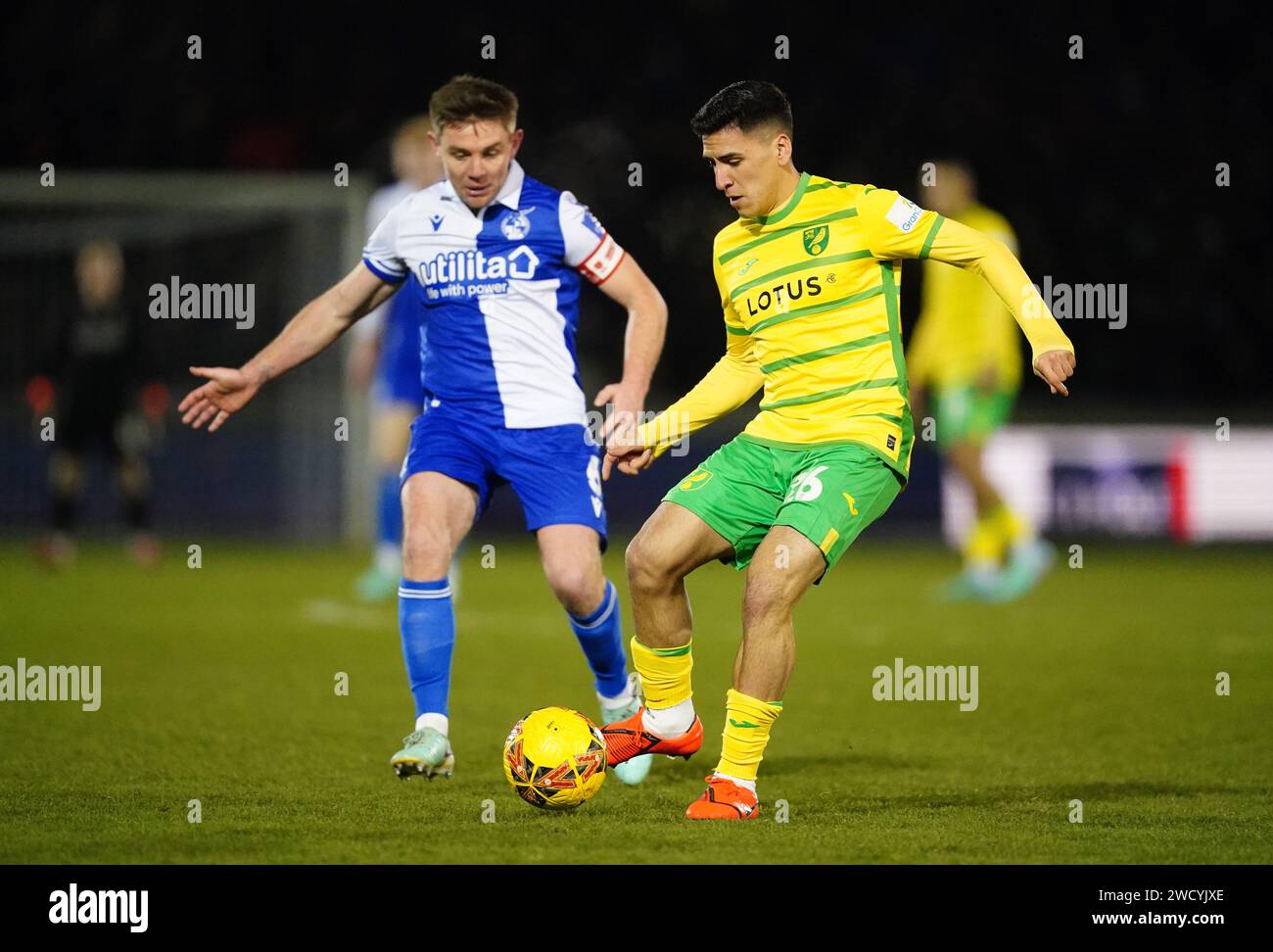 Sam Finley des Bristol Rovers (à gauche) et Marcelino Nunez de Norwich ...