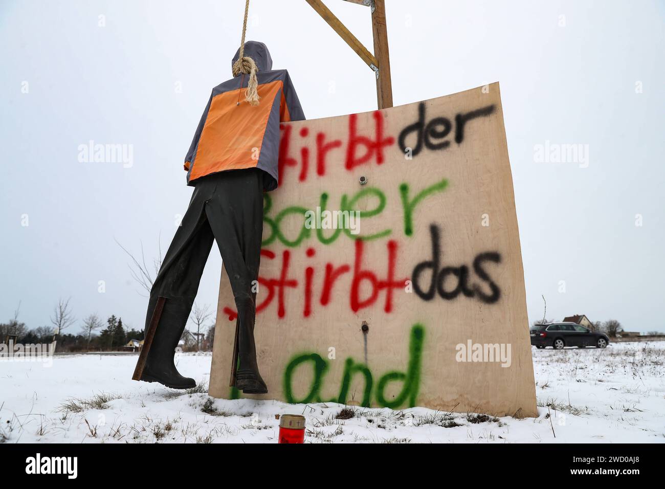 In Schweinitz Landkreis Wittenberg hängt an der Bundesstrasse 187 ein ...