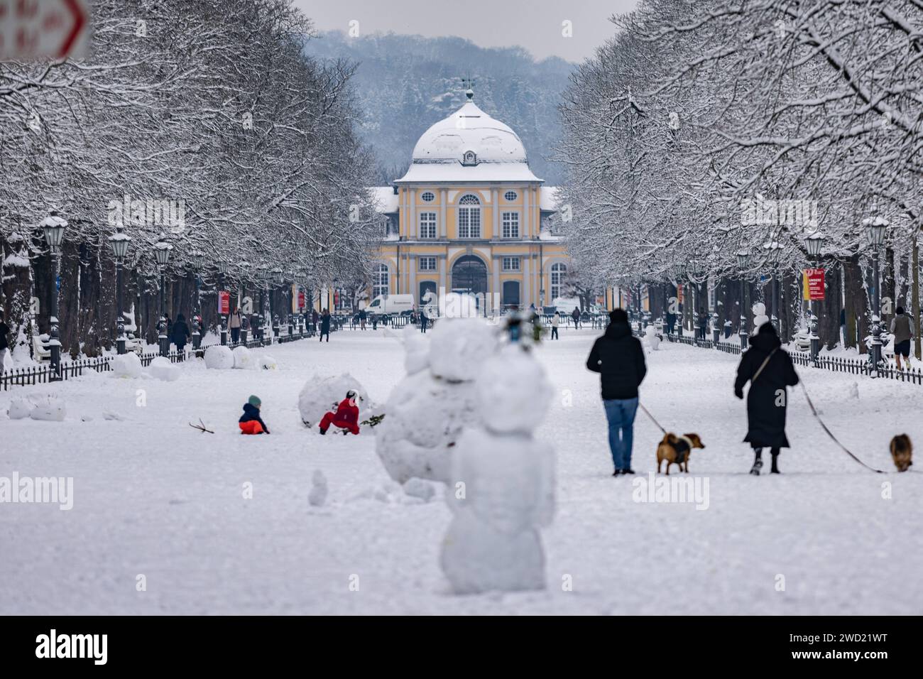 Der Morgen nach dem ergiebigen Scheefall von Tief Gertrud im Rheinland. An der Poppelsdorfer ...