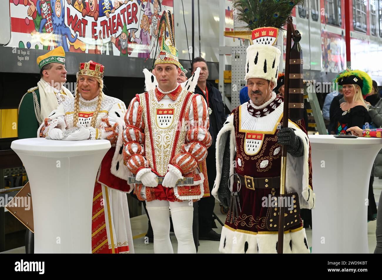 DAS Kölner Karneval Dreigestirn für die Karnevalsession 2024. de gauche ...