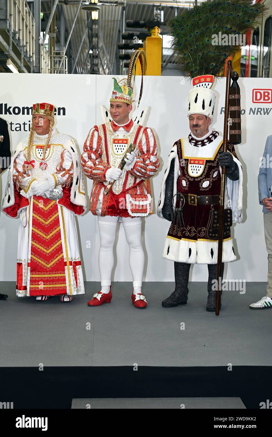 DAS Kölner Karneval Dreigestirn für die Karnevalsession 2024. de gauche ...