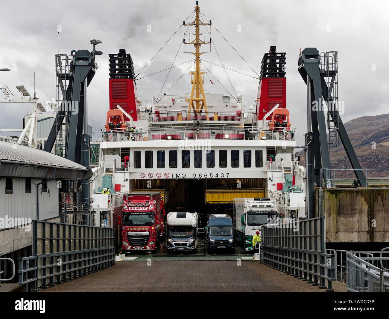 En attente d'embarquer un ferry Banque de photographies et d’images à ...