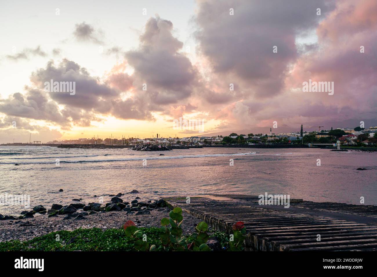 Port saint pierre reunion island Banque de photographies et d’images à ...
