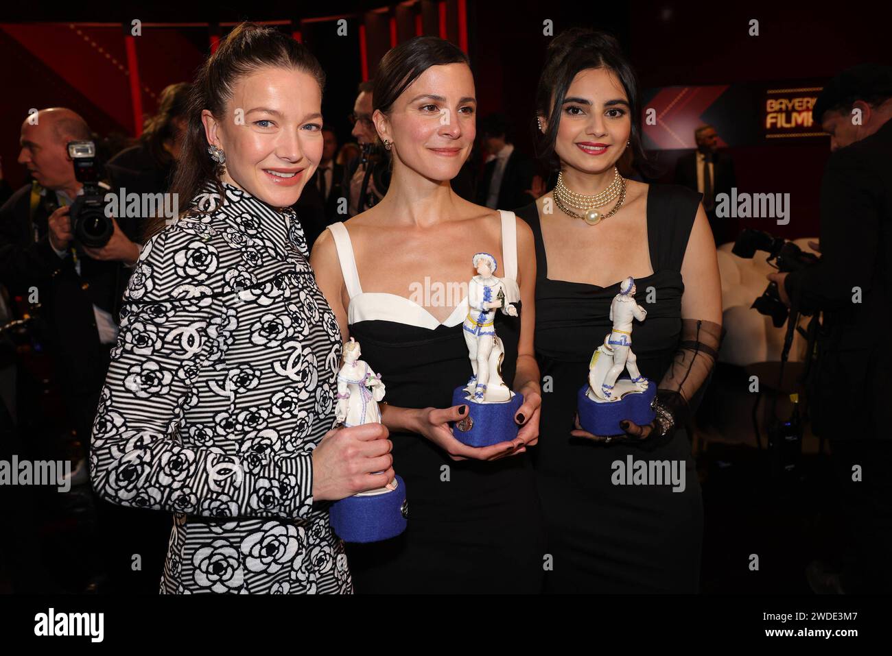 Bayerischer Filmpreis 2023 Hannah Herzsprung, Aylin Tezel und Bayan ...