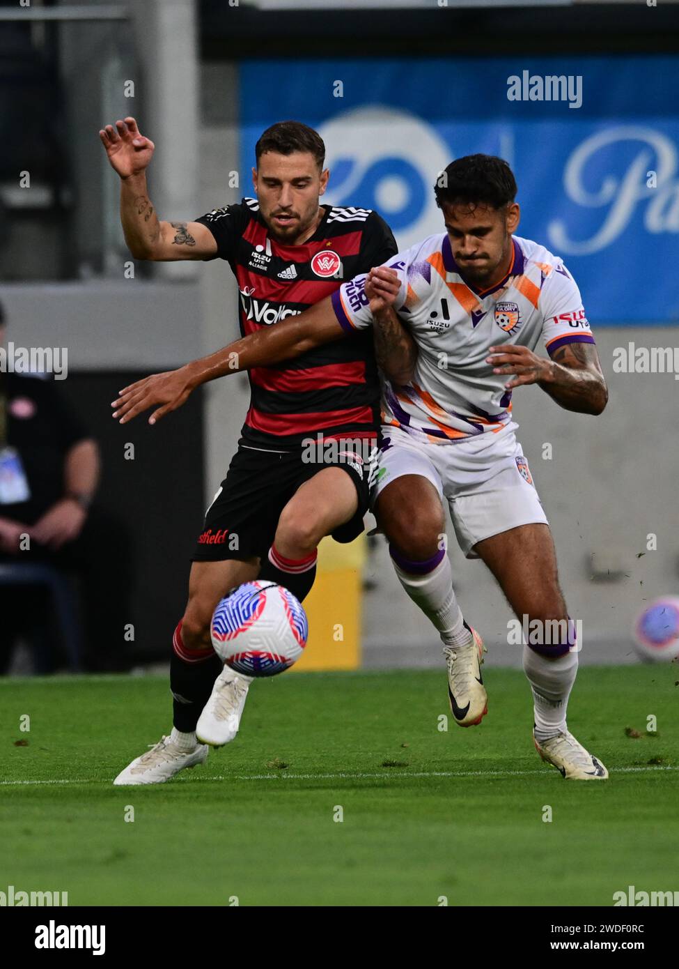 Parramatta, Australie. 20 janvier 2024. Dylan Pierias (à gauche) du ...