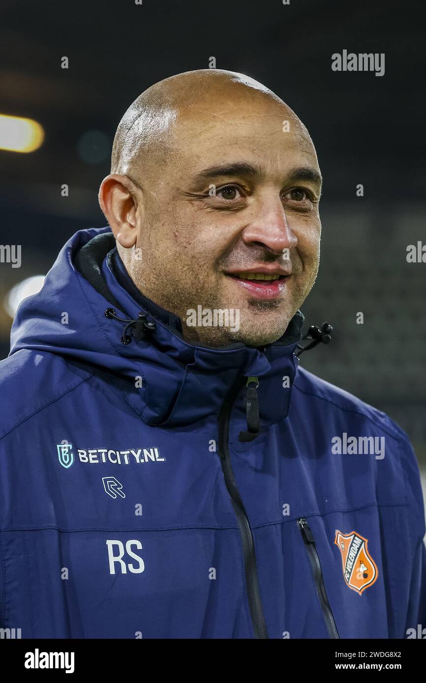 ALMELO - l'entraîneur du FC Volendam Regillio Simons lors du match ...