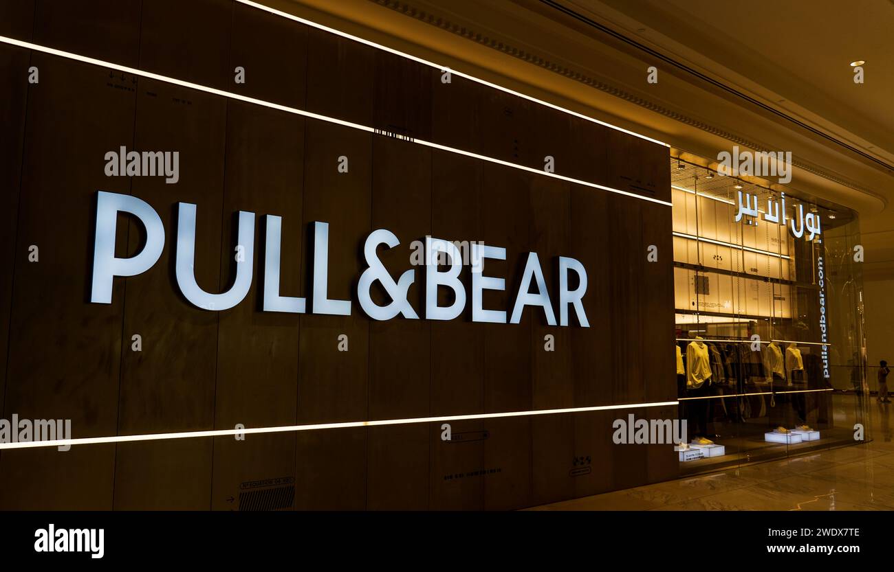 Doha, qatar- 10 janvier 2024 : magasin Pull&Bear dans le centre ...