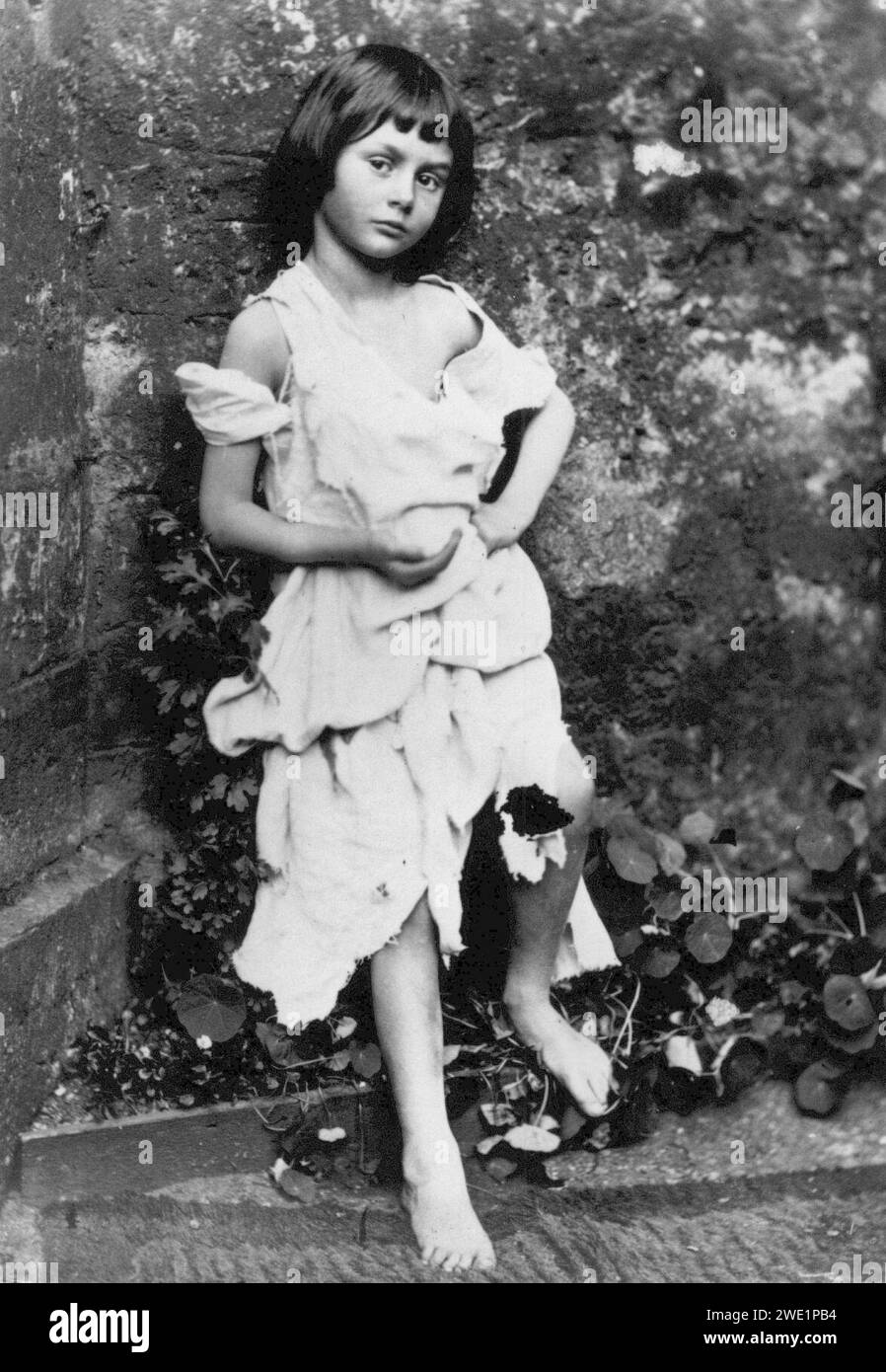 Fille mendiante Banque d'images noir et blanc - Alamy