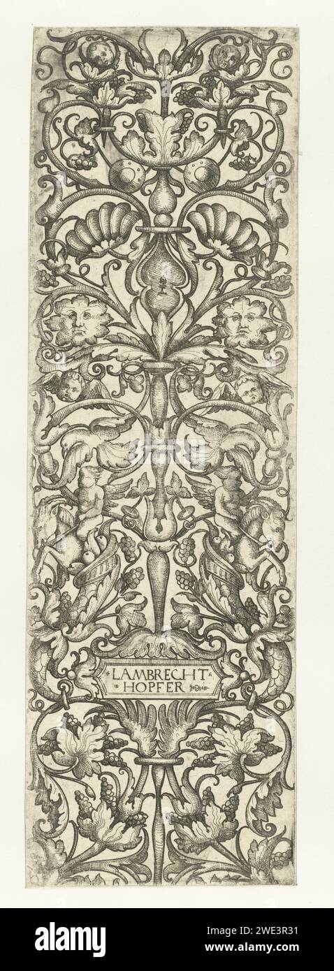 Kandelaber avec des feuilles de vignes, chérubins, oiseaux et mascarons ...