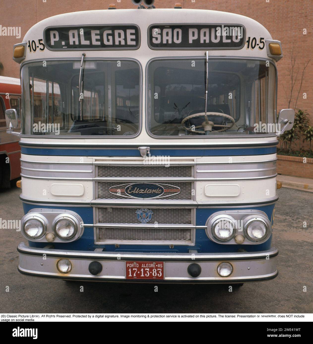 Bus 60s 1960s Banque de photographies et d’images à haute résolution ...