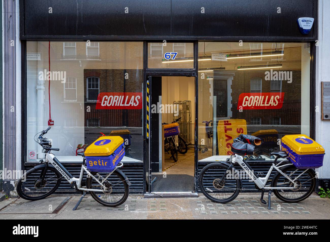 Dark store Banque de photographies et d’images à haute résolution - Alamy