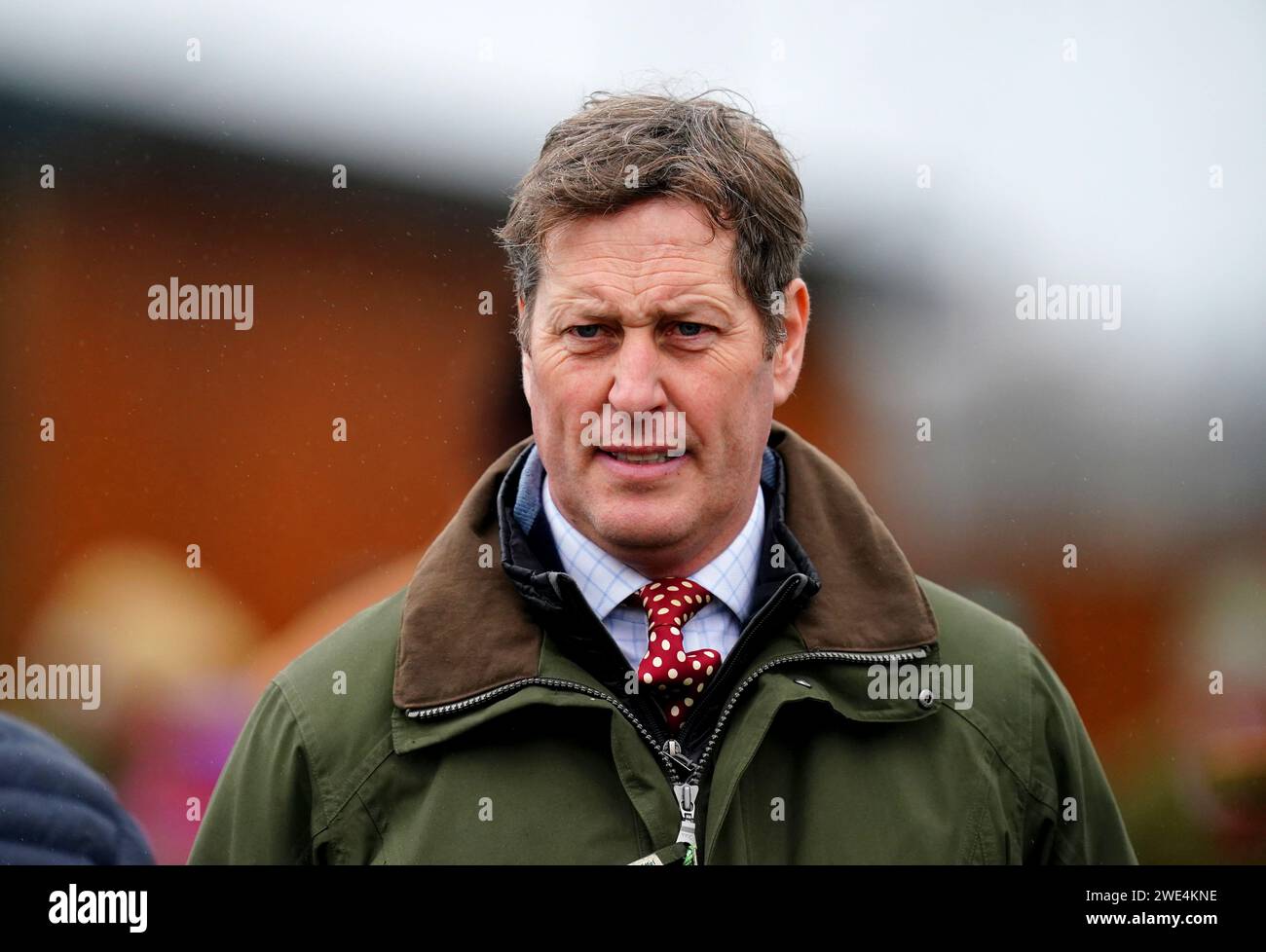 Entraîneur Charlie Longsdon à l'hippodrome de Newbury, Berkshire. Date ...