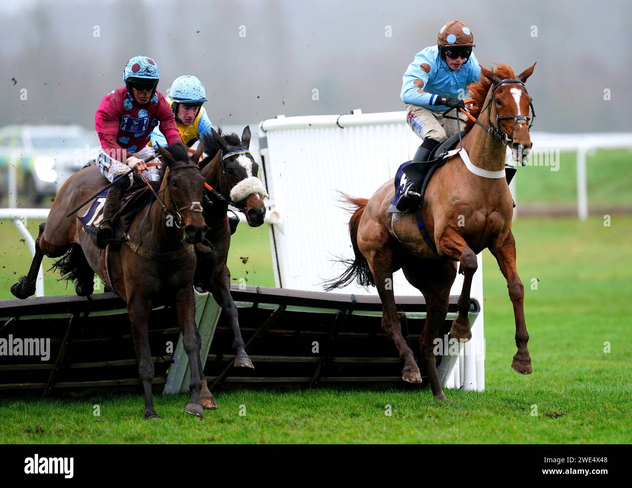 Gaye Legacy monté par le jockey Benjamin poste (à gauche) sur leur ...