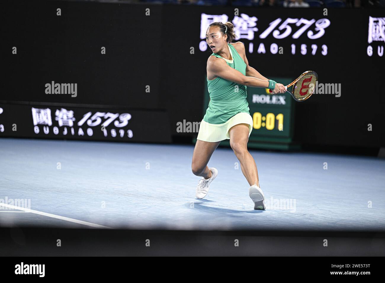 Qinwen Zheng de Chine lors de l'Open d'Australie 2024, tournoi de tennis du Grand Chelem le 22 ...