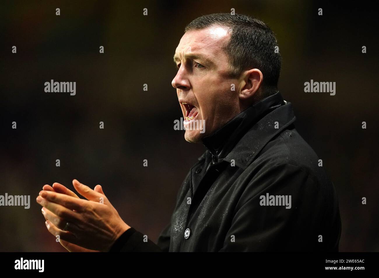 Le Manager de Barnsley Neill Collins regarde lors du match de Sky Bet ...