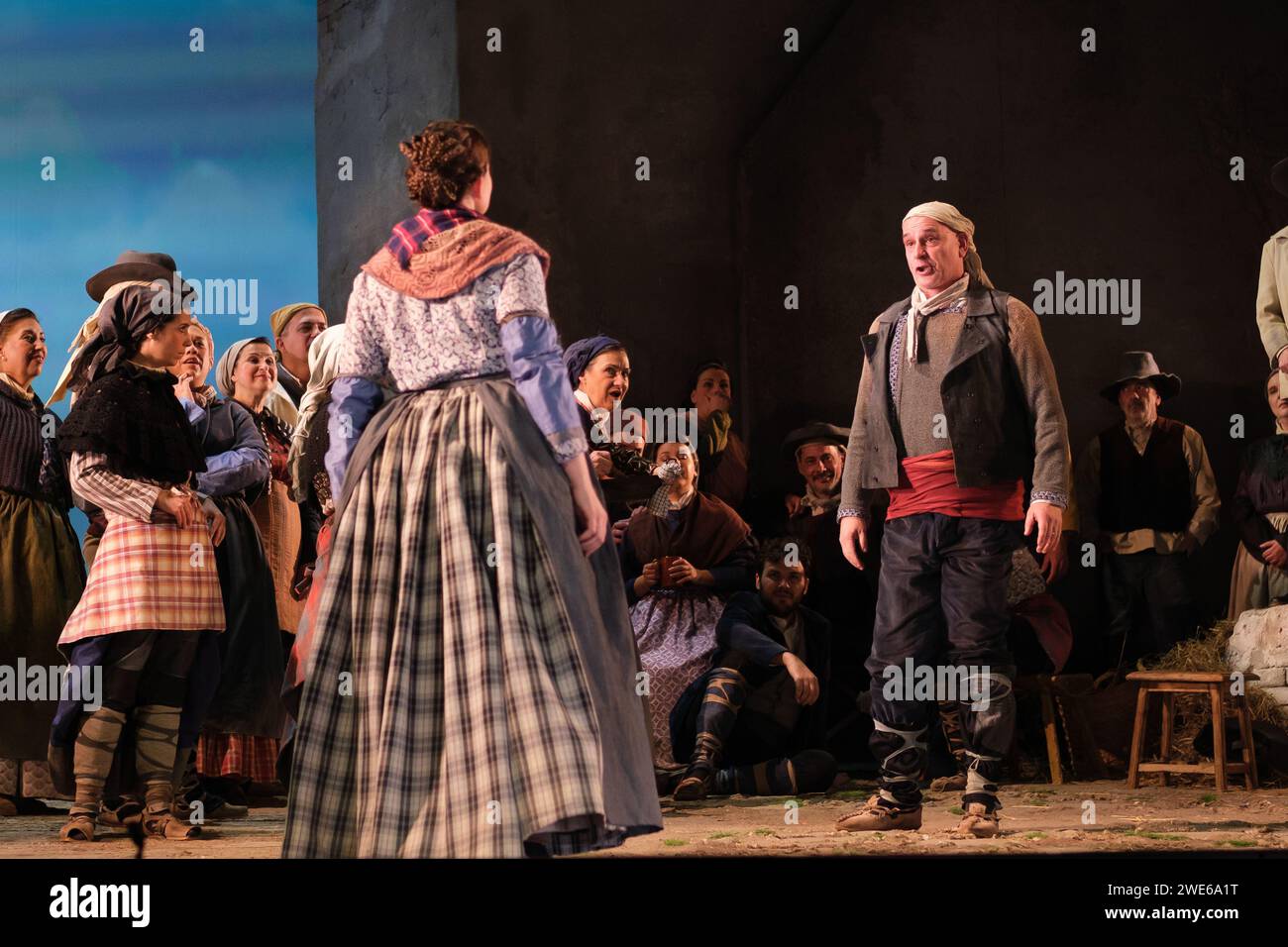 Des acteurs se produisent lors de la présentation de l'opéra LA ROSA ...