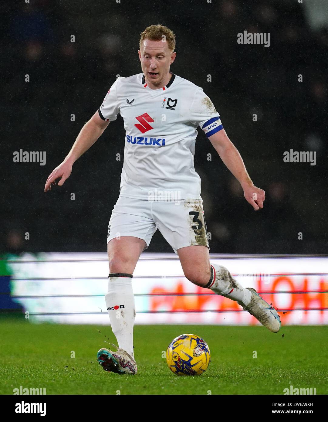 Dean Lewington de Milton Keynes lors du match de Sky Bet League Two au ...