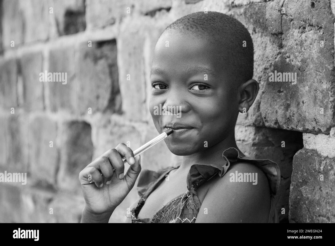 écolière africaine Banque d'images noir et blanc - Alamy