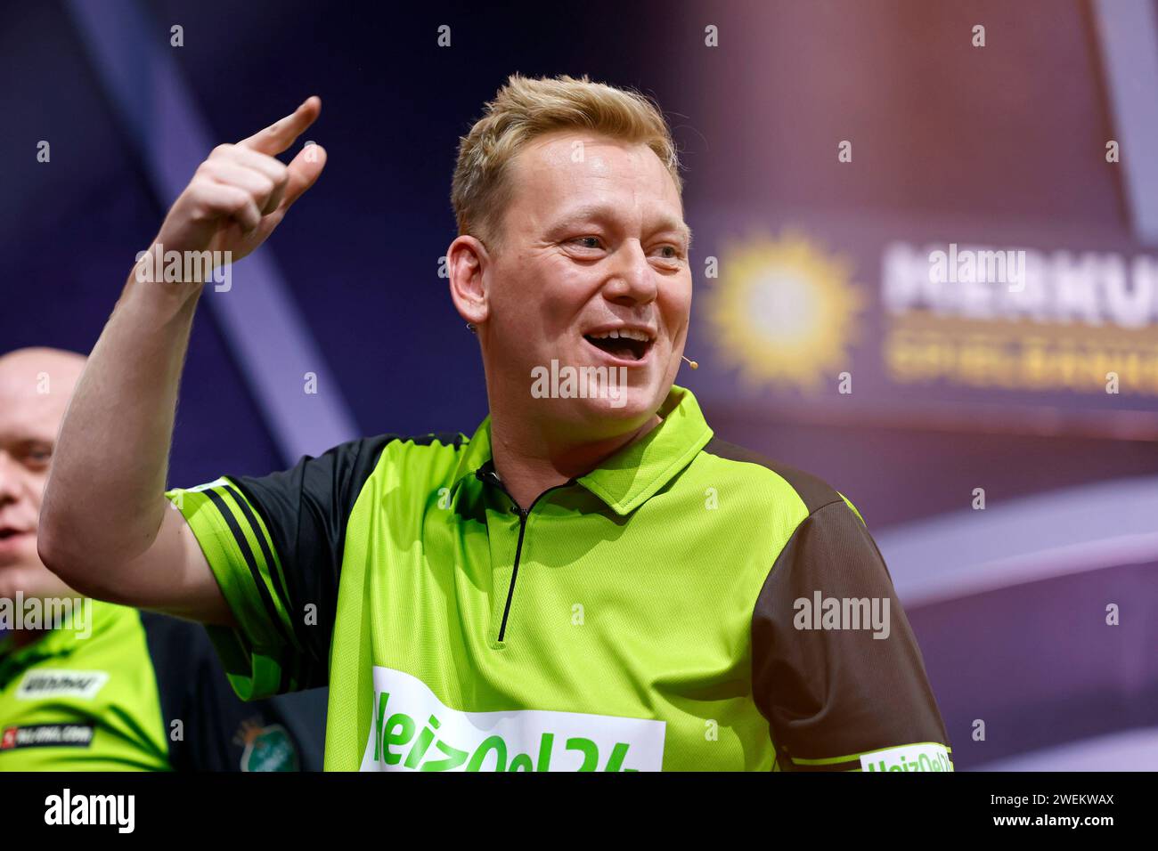Artiste Jens Knossalla / Knossi BEI der Pro7 Promi Darts WM 2024 ...