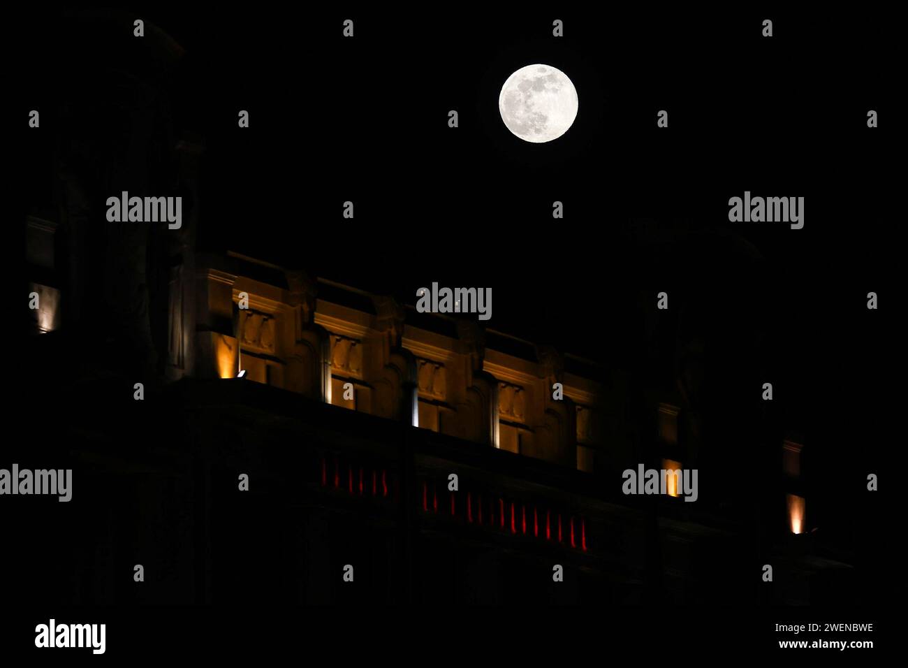 Loup lune 2024 Banque de photographies et d’images à haute résolution ...