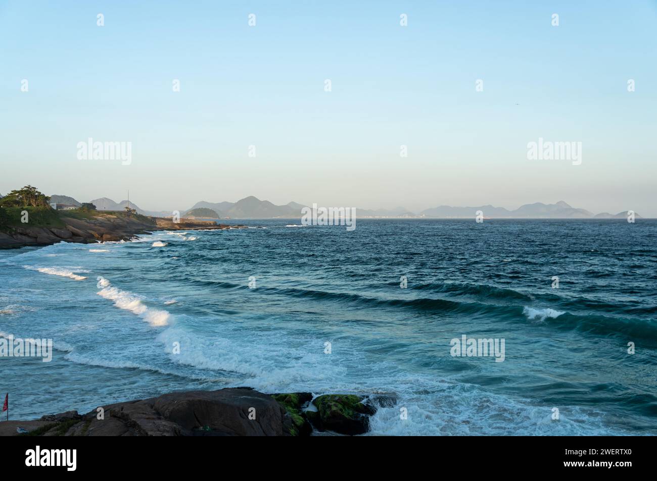 Praia do diabo beach Banque de photographies et d’images à haute ...
