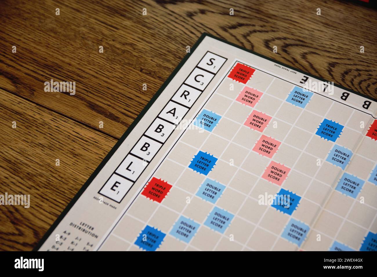 Jeu de société Scrabble. Épeler le jeu de mots, faire des mots à partir ...