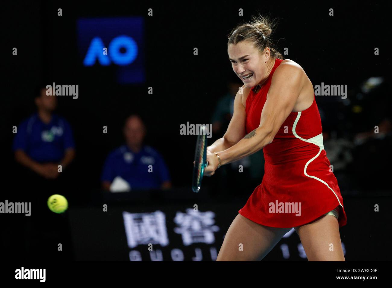 Aryna Sabalenka en action lors de leur match de finale contre Qinwen ...