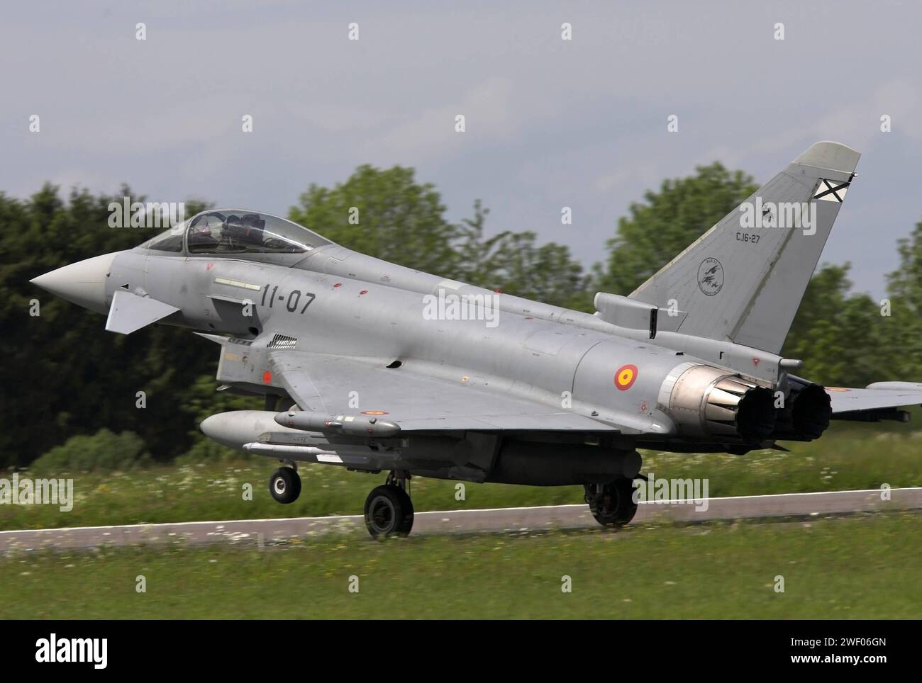 Ein Kampfflugzeug vom Typ Eurofighter Typhoon der spanischen Luftwaffe ...