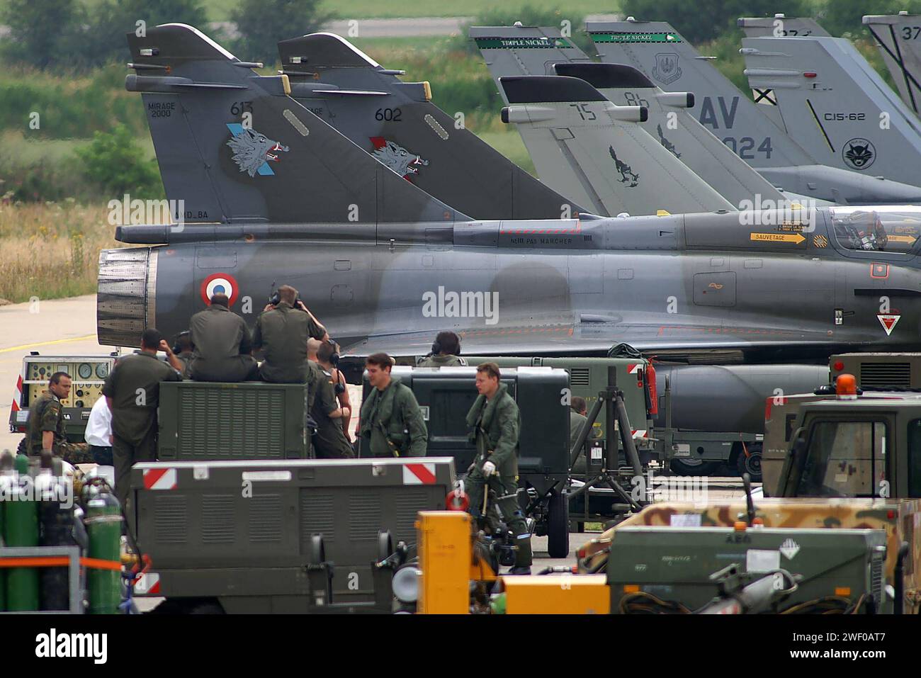 Aufgereihte NATO-Kampfjets Flightline während eines Lehrgangs für NATO ...