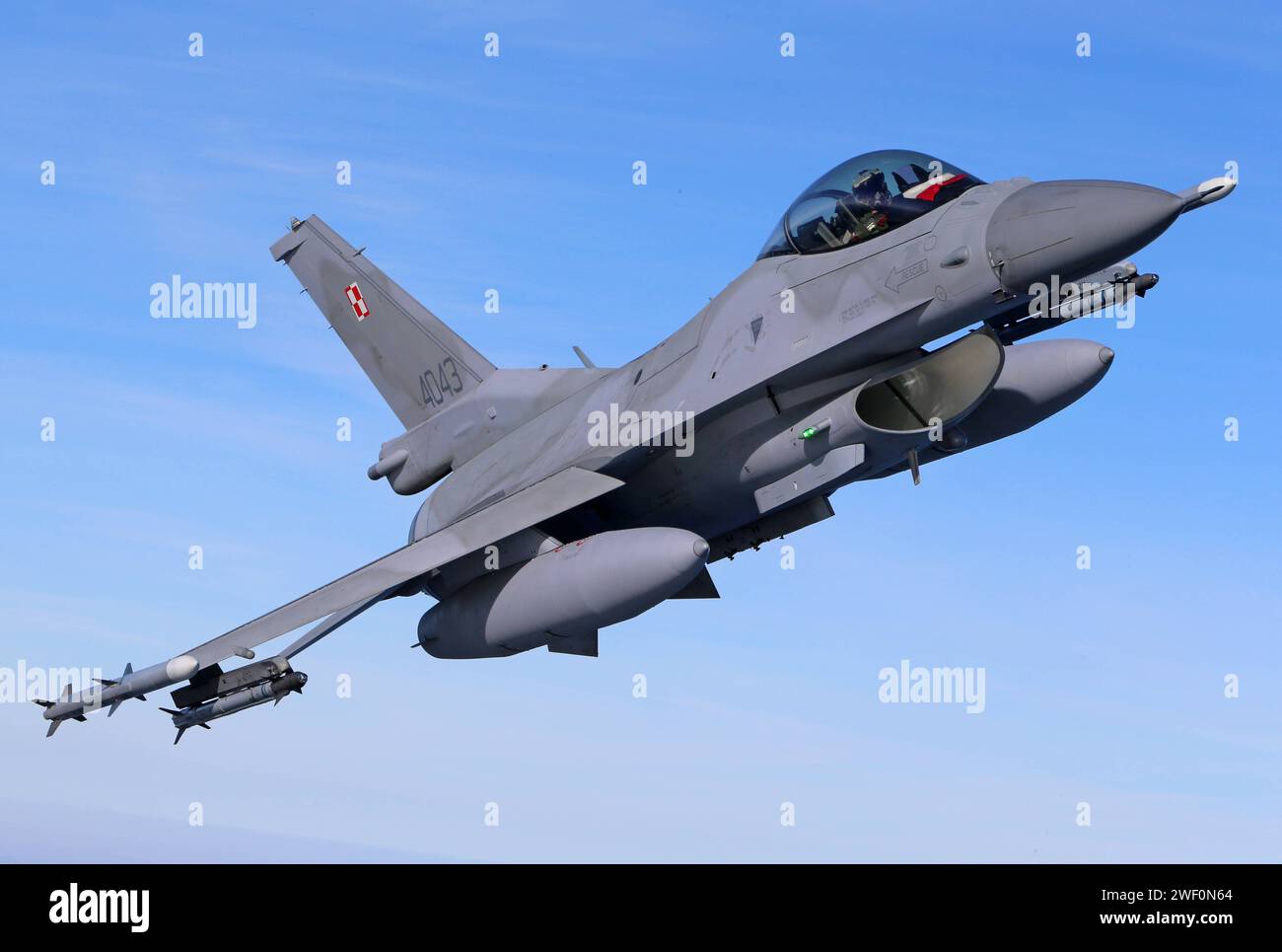 Ein Kampfflugzeug der polnischen Luftwaffe vom Typ Lockheed Martin F ...