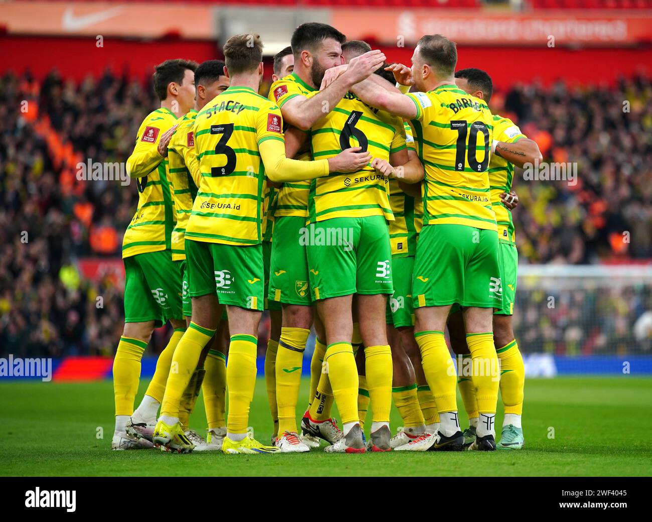 Ben Gibson, de Norwich City, célèbre avoir marqué le premier but de son ...