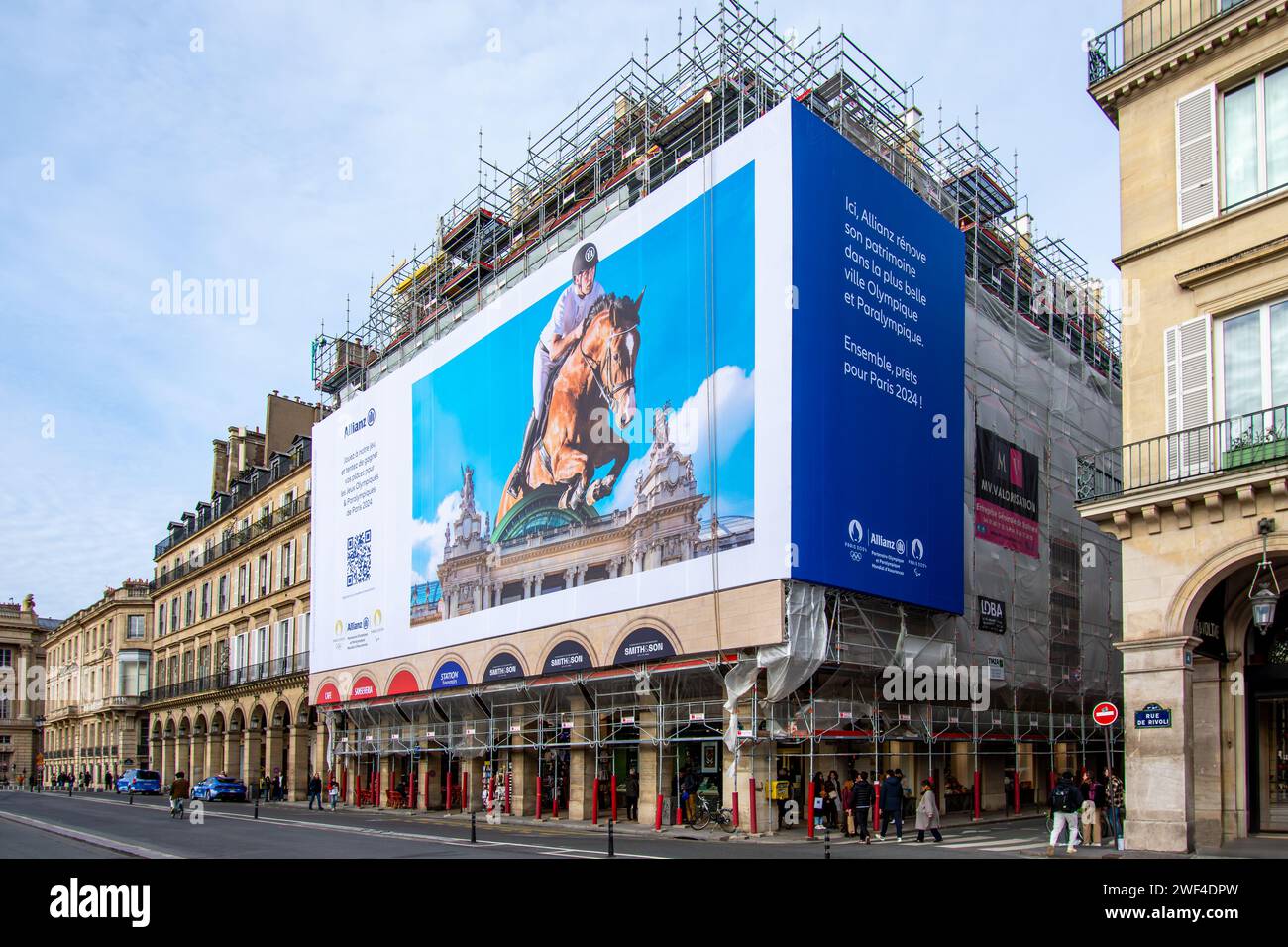 Panneau publicitaire géant sponsorisé par Allianz sur les Jeux ...