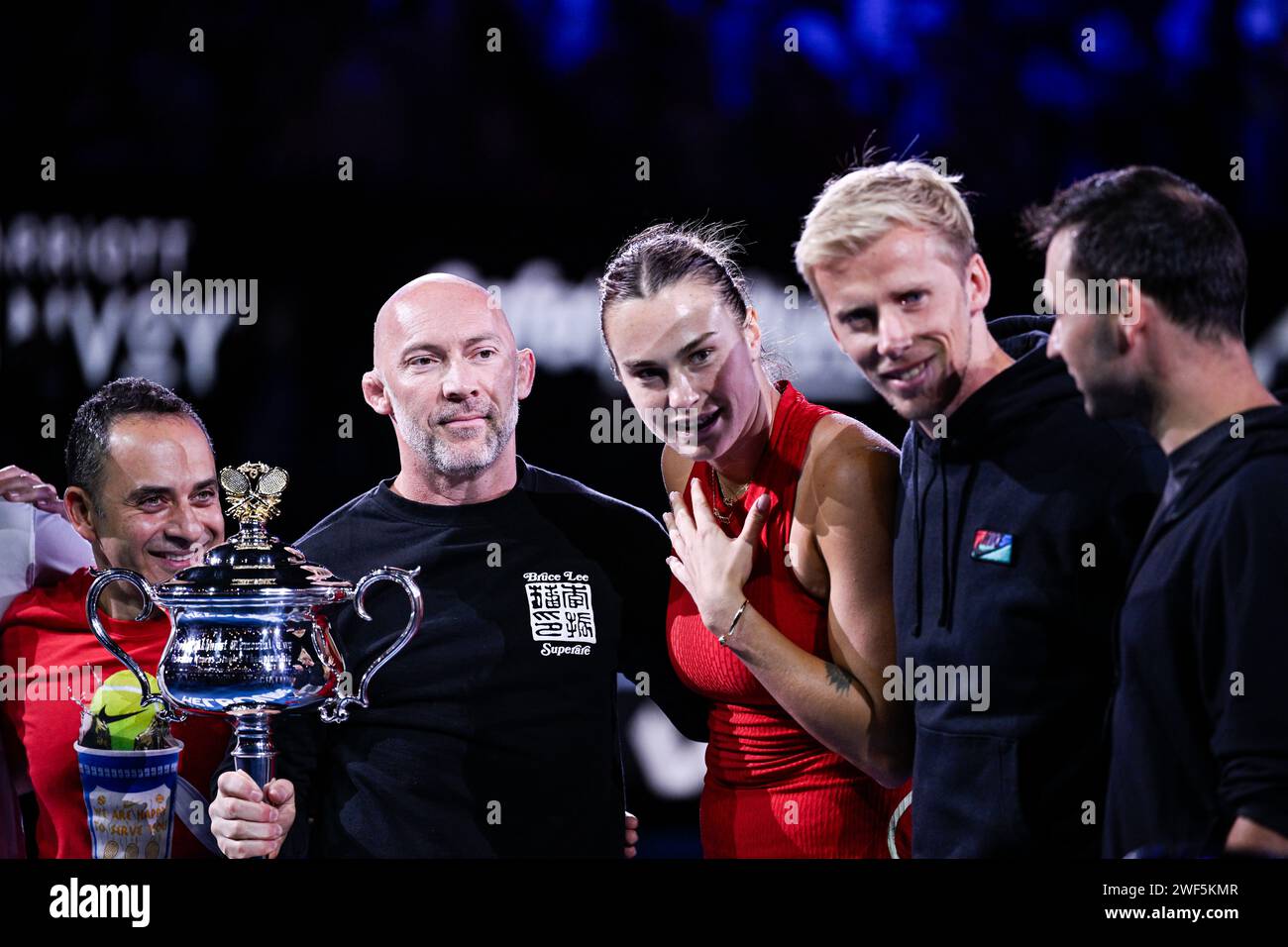 Paris, France. 27 janvier 2024. Aryna Sabalenka avec son équipe et son ...