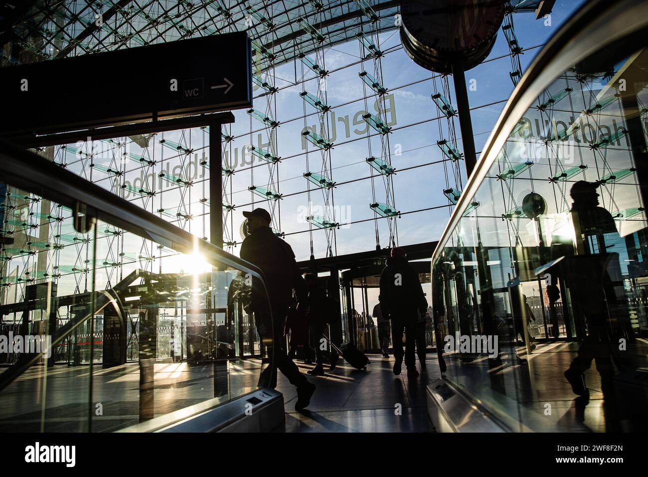 Vorzeitiges Ende des Streik der GDL. Die Zuege am Hauptbahnhof fahren am 29. Januar 2024 Wieder ...
