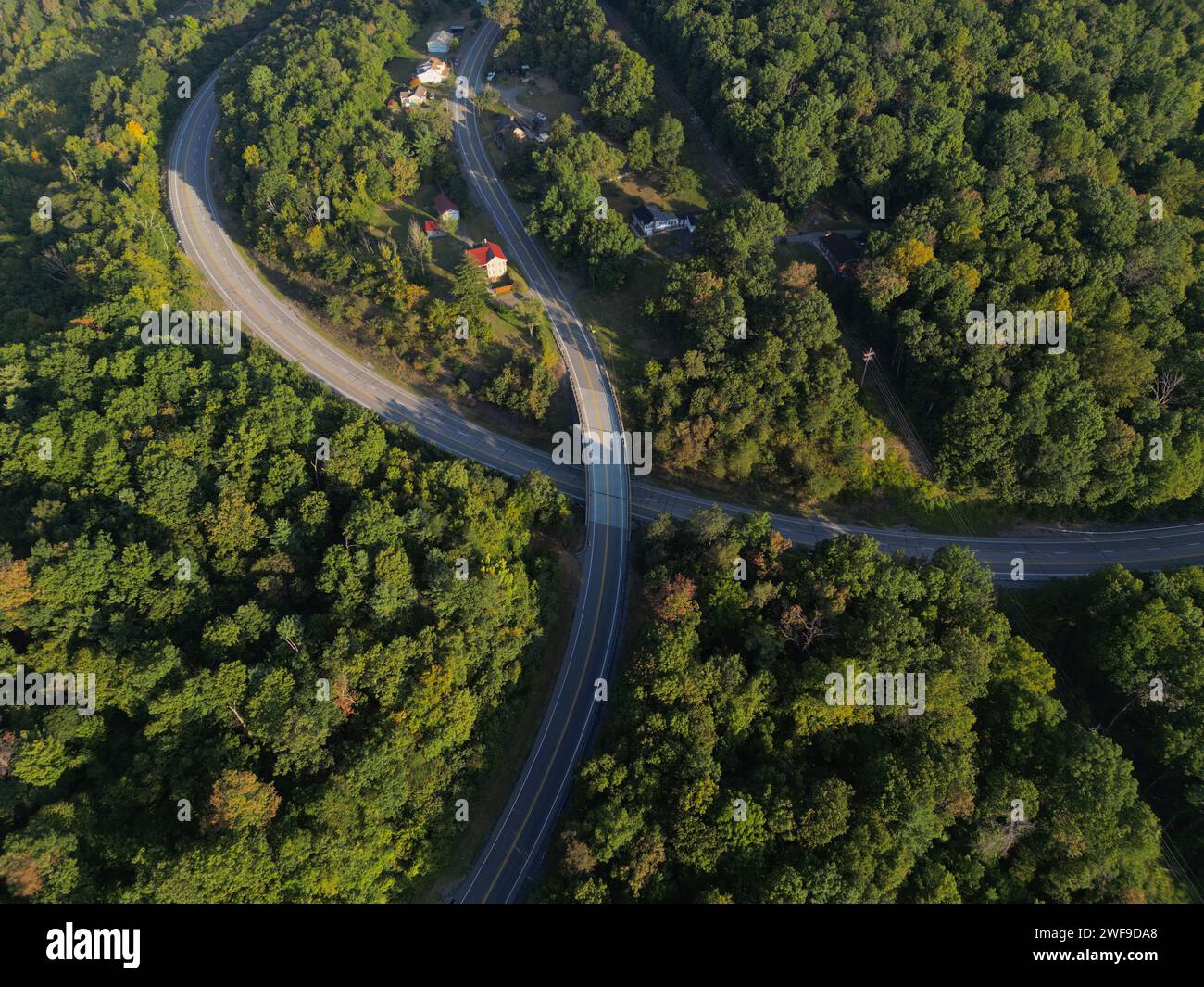 Deux routes Banque de photographies et d’images à haute résolution - Alamy