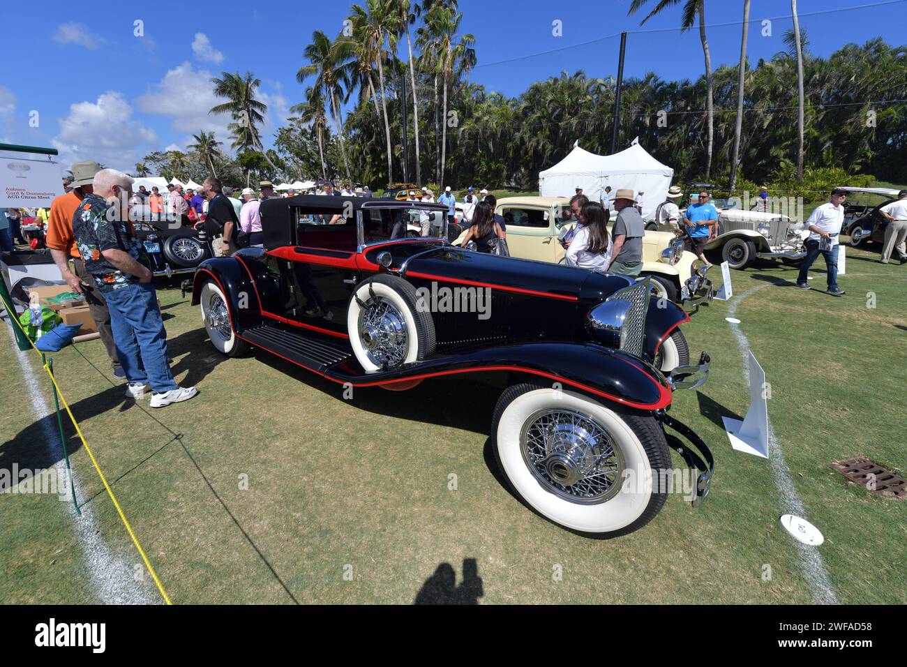 BOCA RATON, FL- FÉVRIER 25 : Jay Leno, Wayne Carini et l'acteur Tim ...