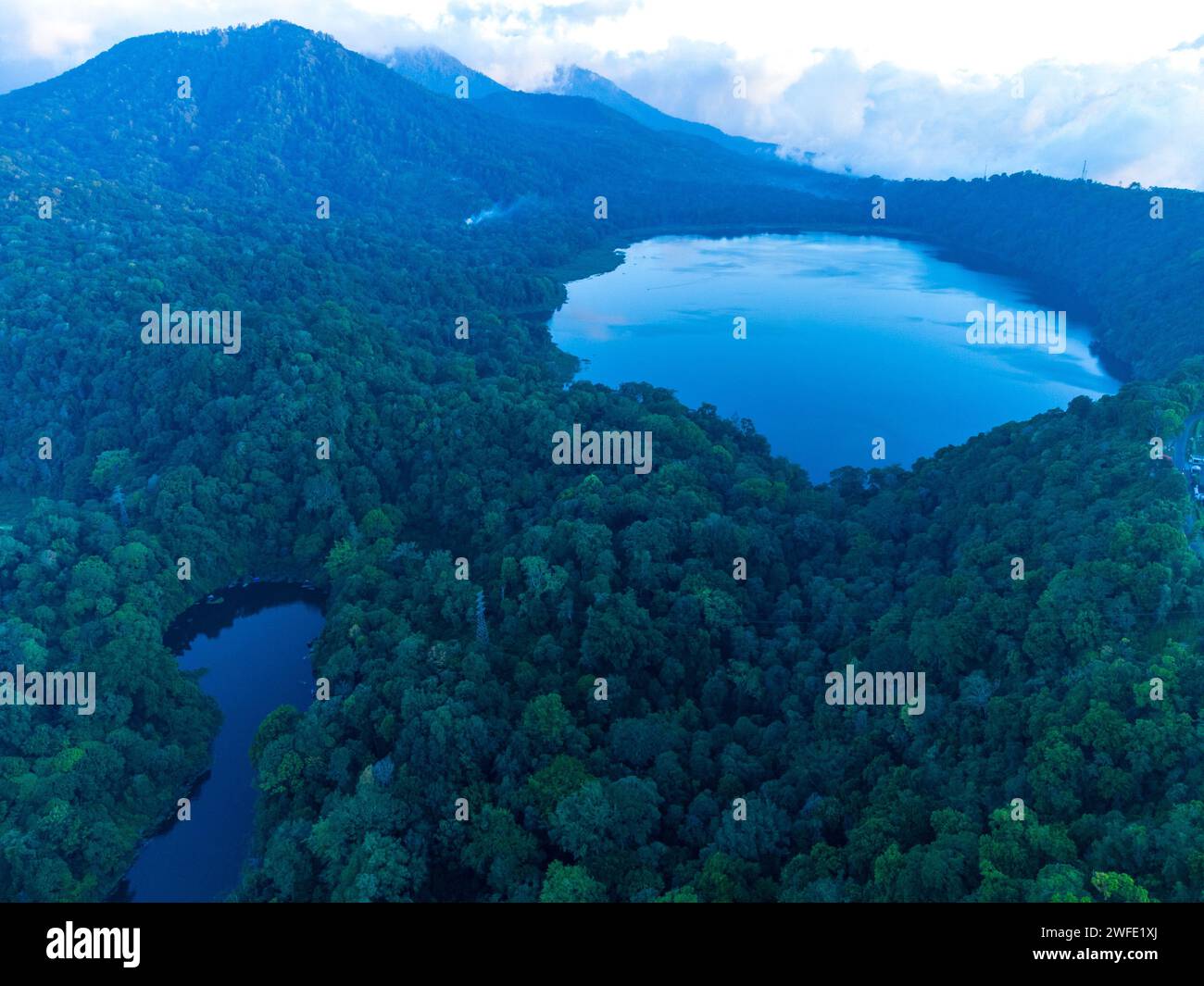 Lac tamblingan bali paysage Banque de photographies et d’images à haute ...