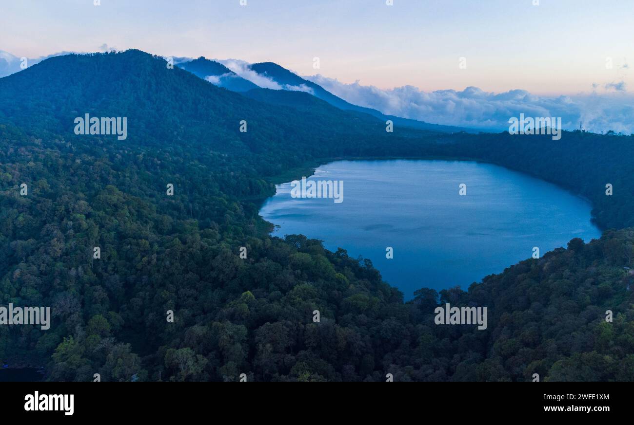 Lac tamblingan bali paysage Banque de photographies et d’images à haute ...