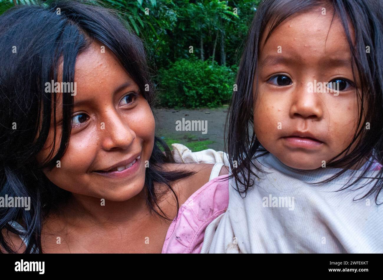 Amazon tribes girl Banque de photographies et d’images à haute ...