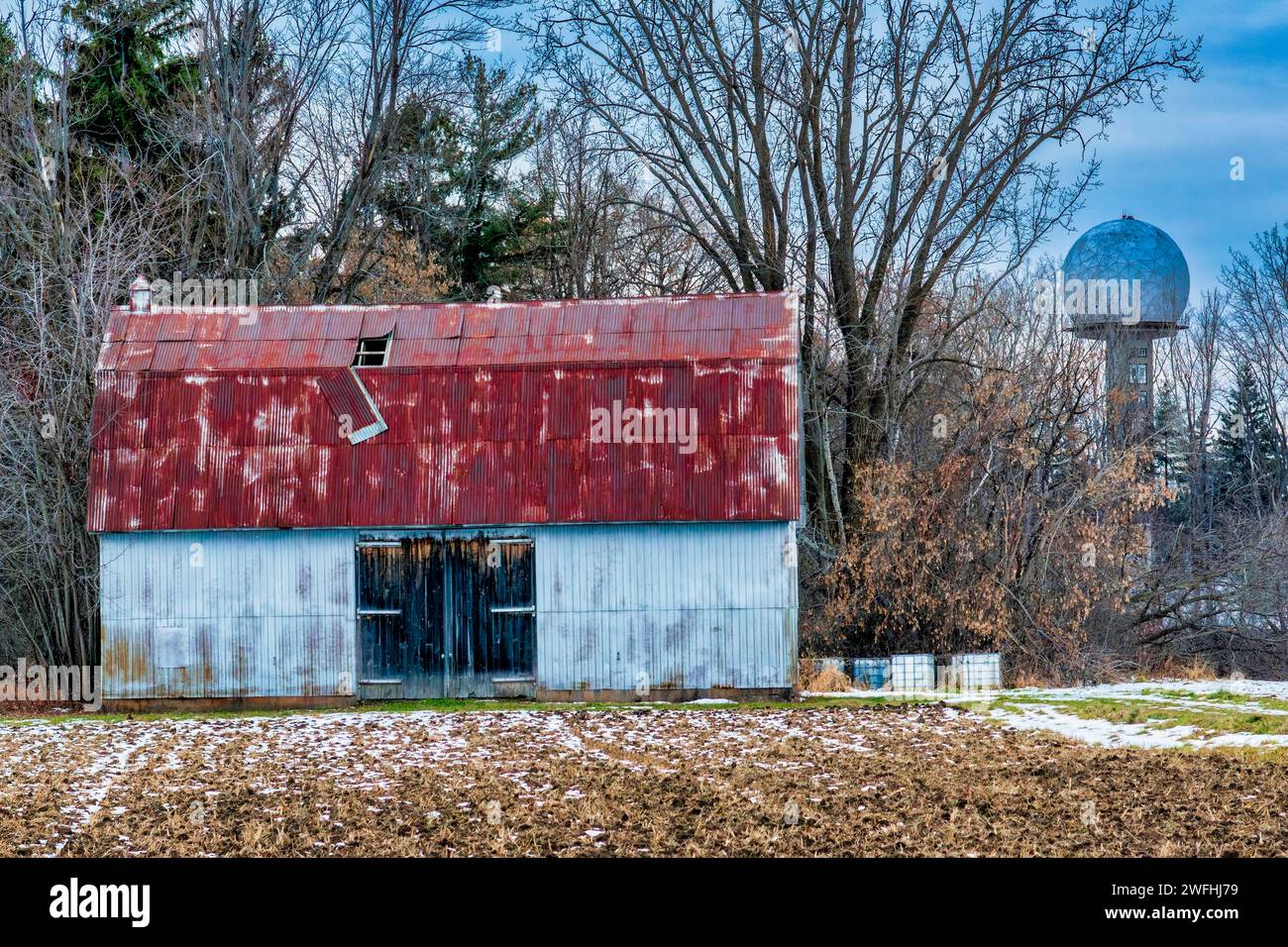 à toit rouge Banque de photographies et d’images à haute résolution - Alamy