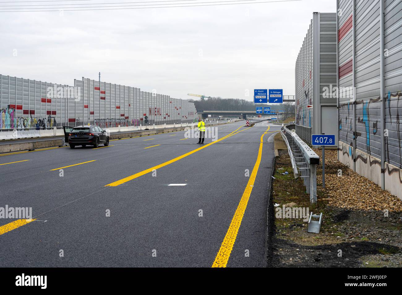 Fertigstellung der neuen Autobahnbrücke A1 BEI Leverkusen. Standpunkt auf der neu gebauten ...