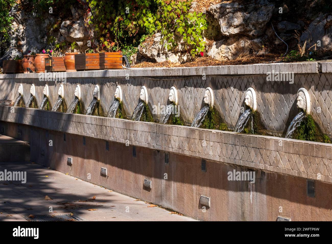 Fontaines aux lions de spili Banque de photographies et d’images à ...